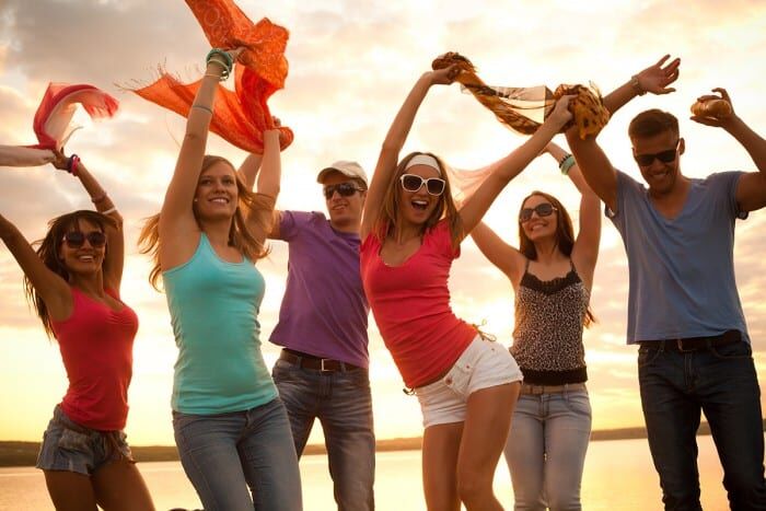 11 Amazing Icebreakers for Large Group [Step-by-Step] - IcebreakerIdeas