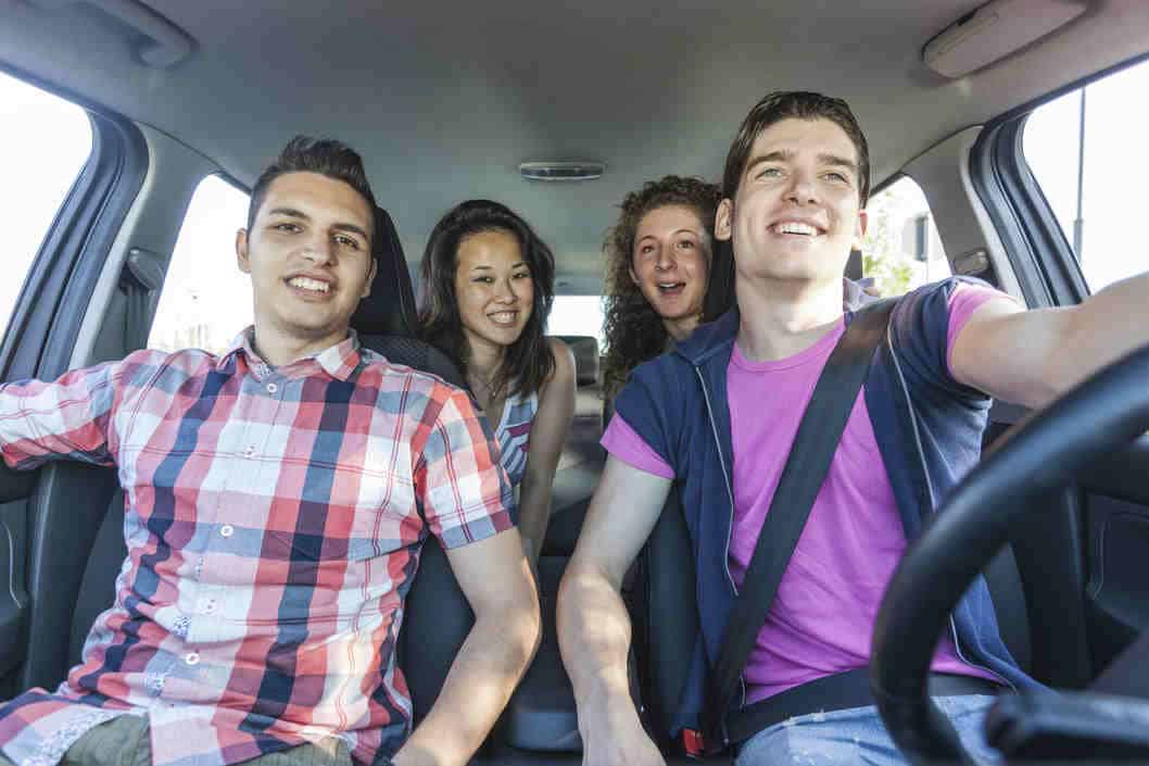 12 Best Games to Play in the Car - IcebreakerIdeas