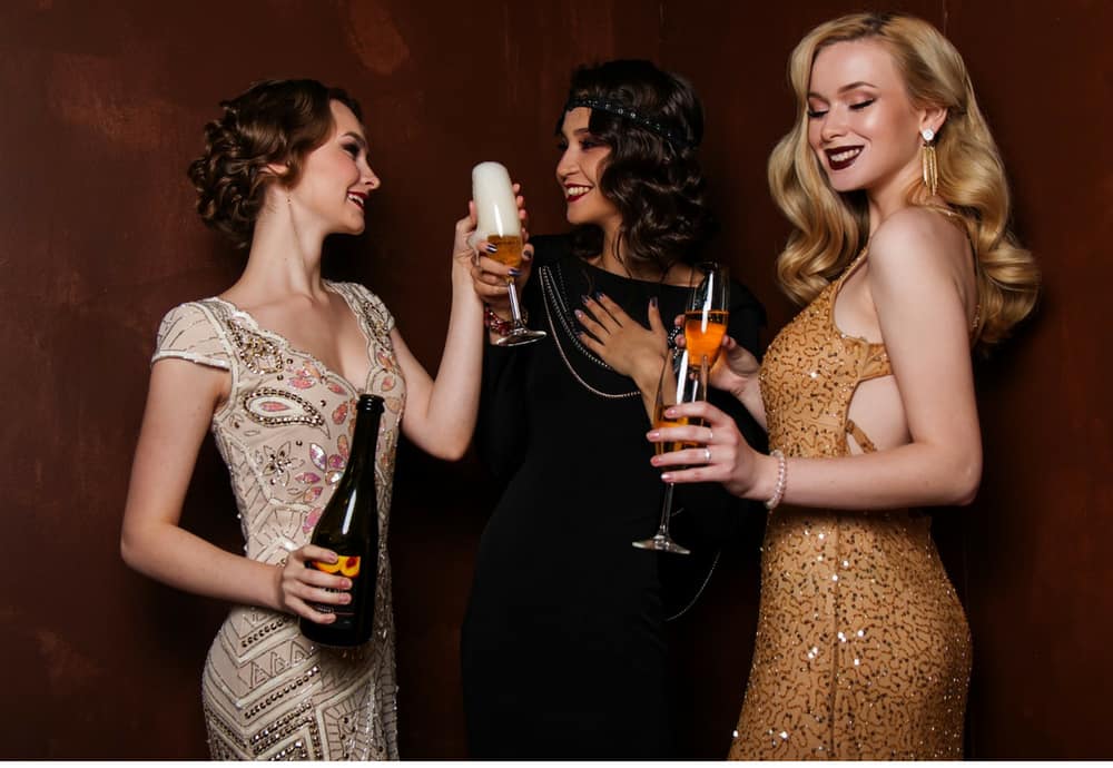 40 Brilliant Class Reunion Ideas (Location, Decoration & Food Tips)