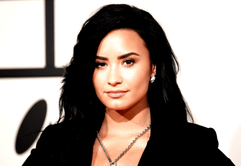 102 Best Celebrity Trivia Questions & Answers (+Facts) - IcebreakerIdeas