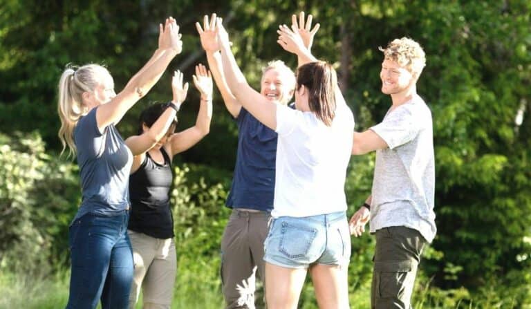 5-Minute Team Building Activities (21 Fun Examples) - IcebreakerIdeas