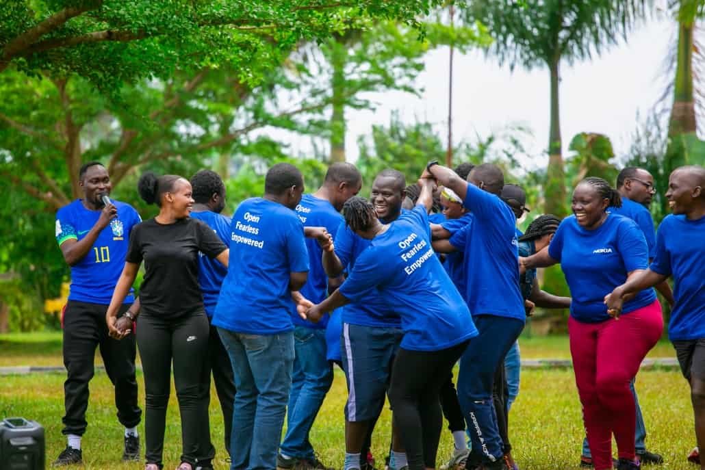 5-Minute Team Building Activities (21 Fun Examples) - IcebreakerIdeas